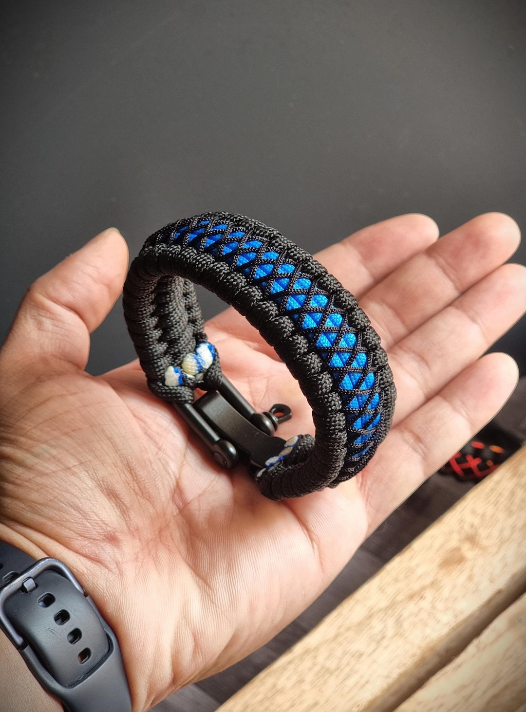 Personalized Stitched Paracord Bracelet – Adjustable Offroad Shackle - Etsy