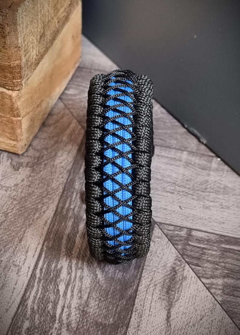 Personalized Stitched Paracord Bracelet – Adjustable Offroad Shackle - Etsy