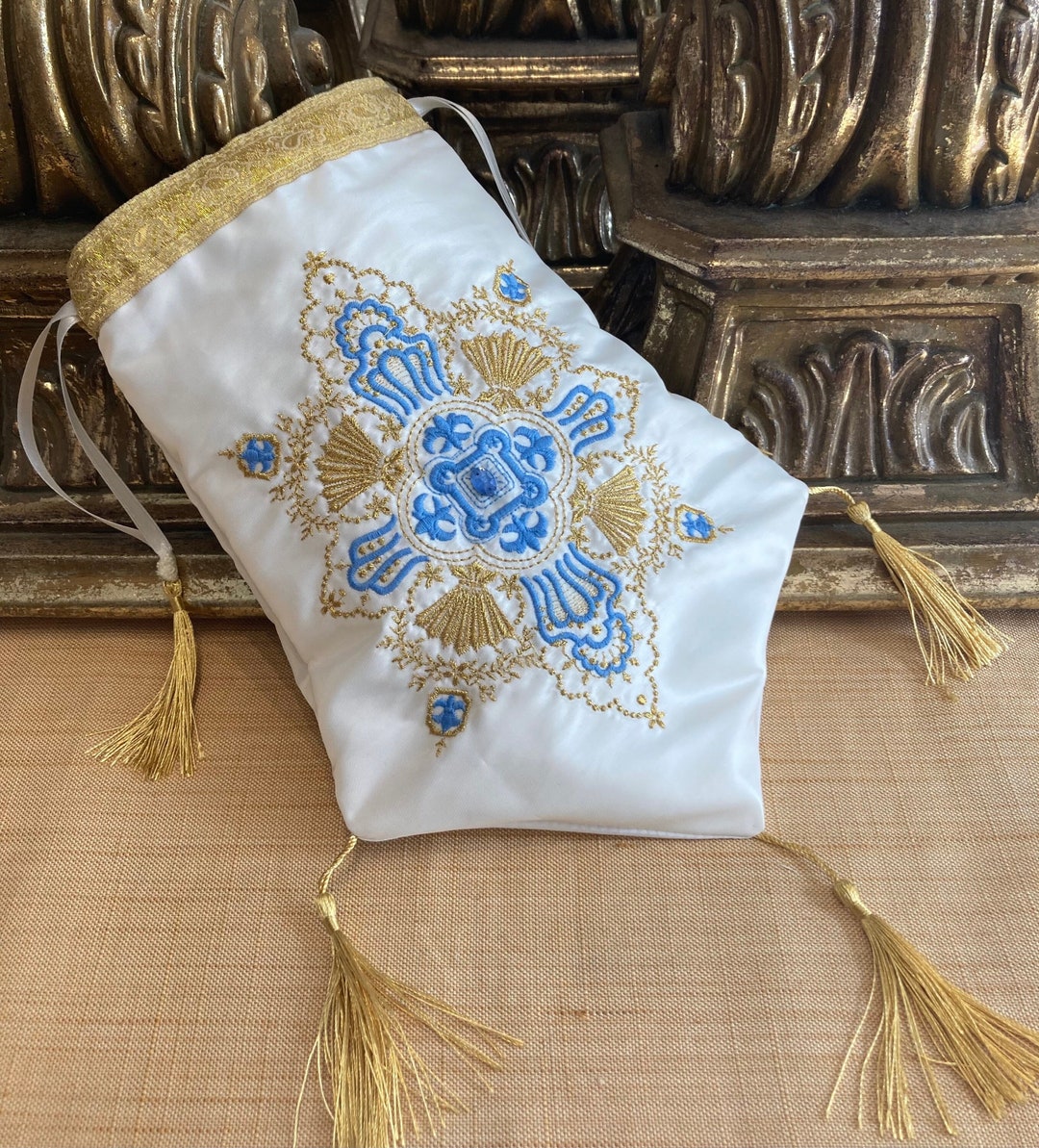 Regency Reticule in a Ivory Taffeta With a Stunning Embroidery Design ...