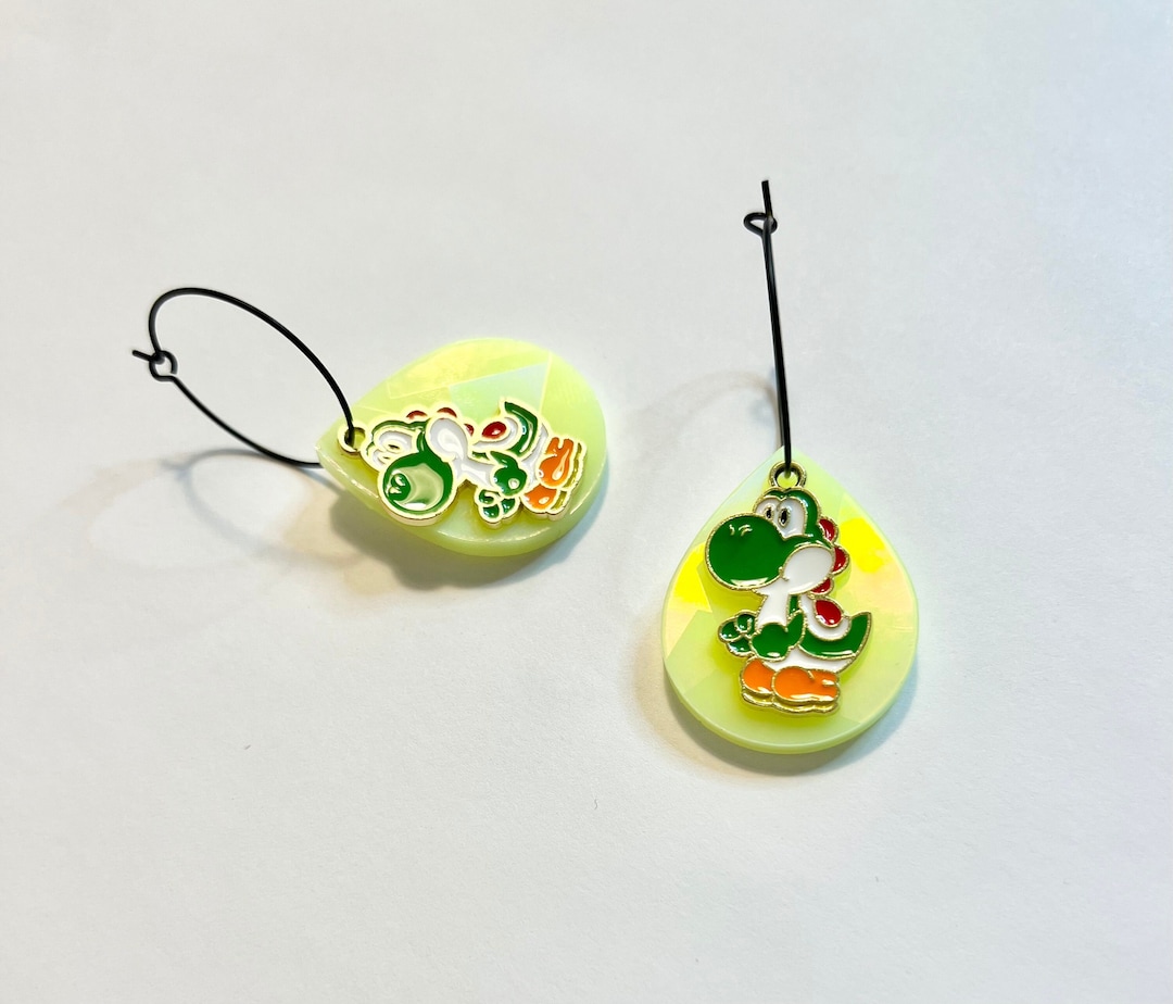 Holographic Yoshi Earrings Super Mario Bros / Nintendo Jewelry Comic ...