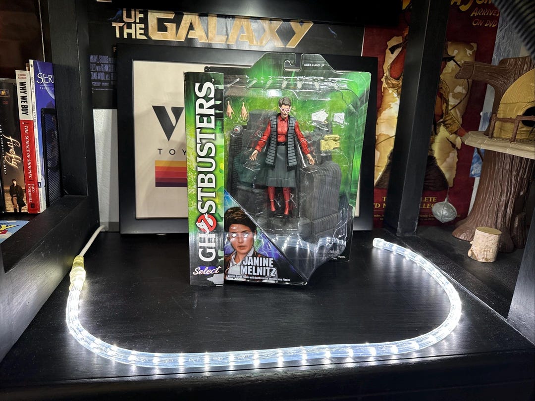 Diamond Select Ghostbusters 6” Janine Melnitz Figure New W Diorama ...
