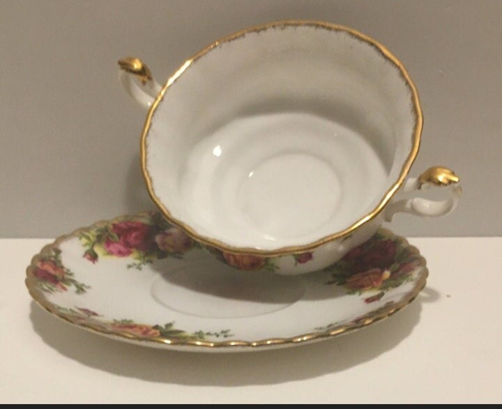 Royal Albert Old Country Roses Soup Coups With Saucers With No Damage ...