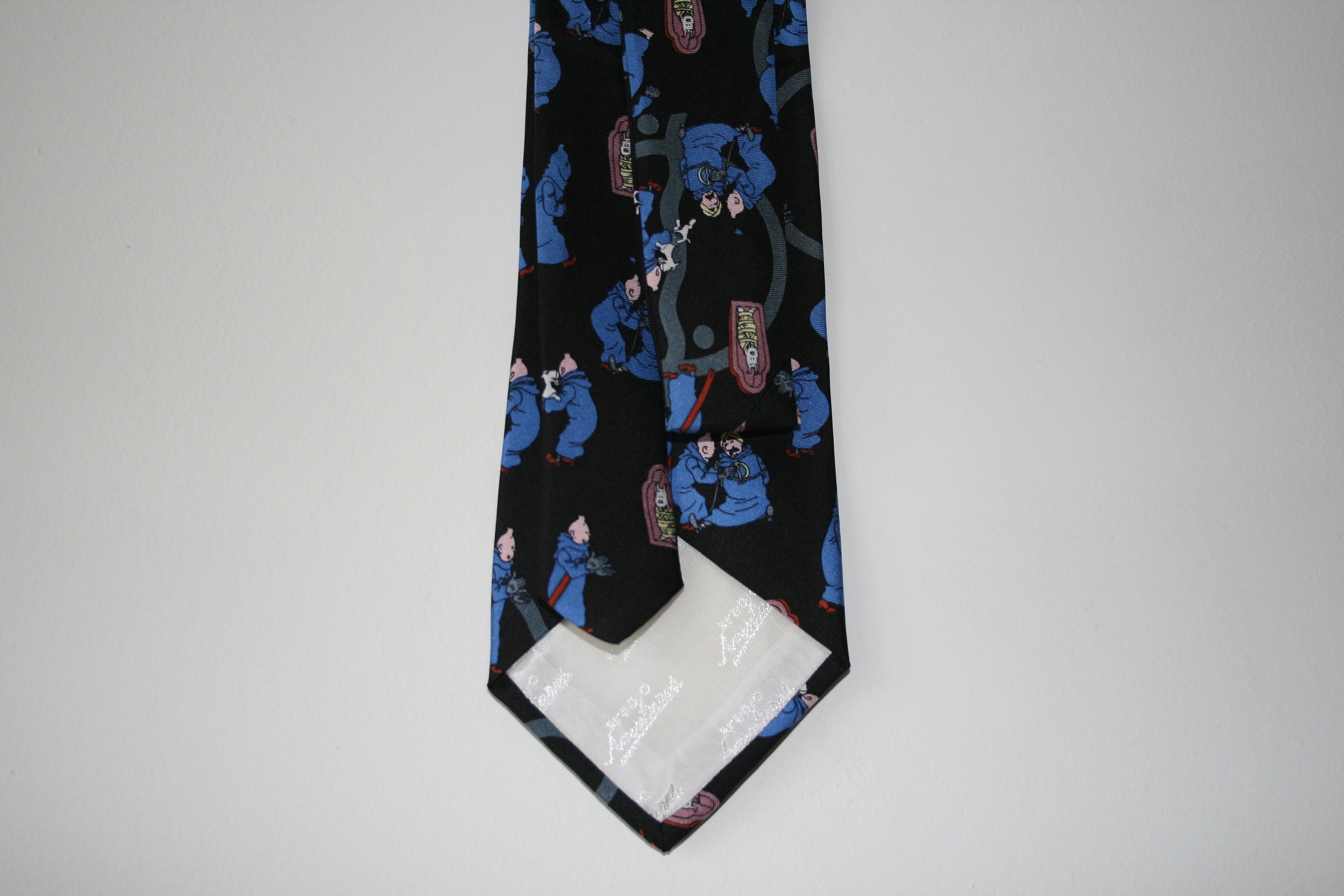 Tie Tintin - "the Cigars of the Pharaoh" - Black - 100% Silk - Studio ...