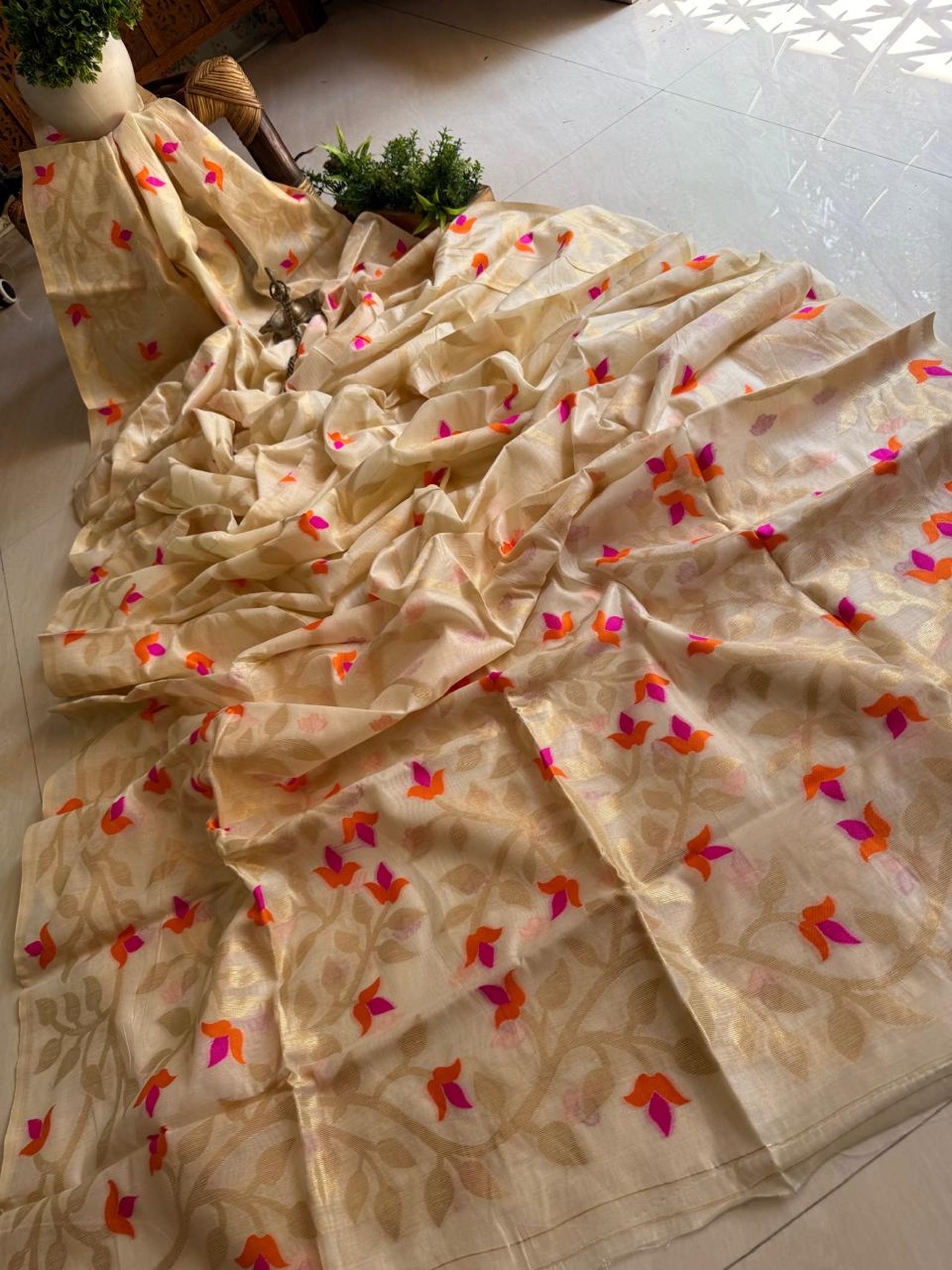 Tussar Jamdani Saree, Tejido de telar manual, Motivo floral, Saree de ...