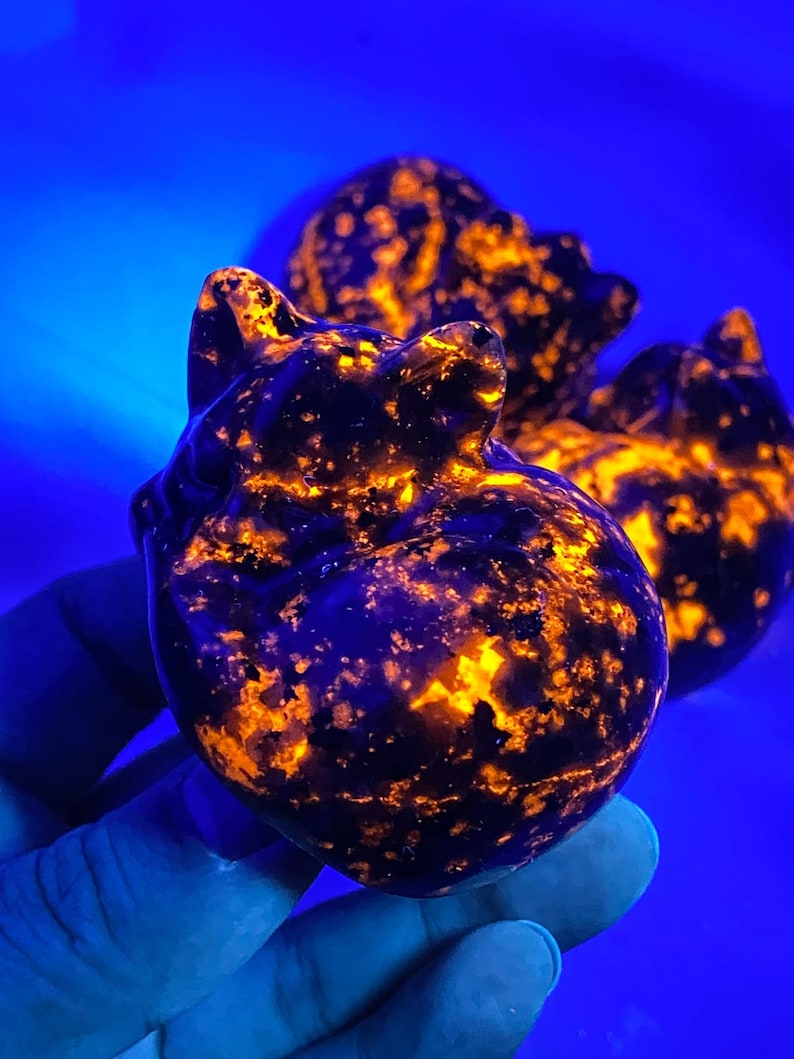 Yooperlite Flame Cat Sculpture , Glowing UV Reactive Statue , Magical ...