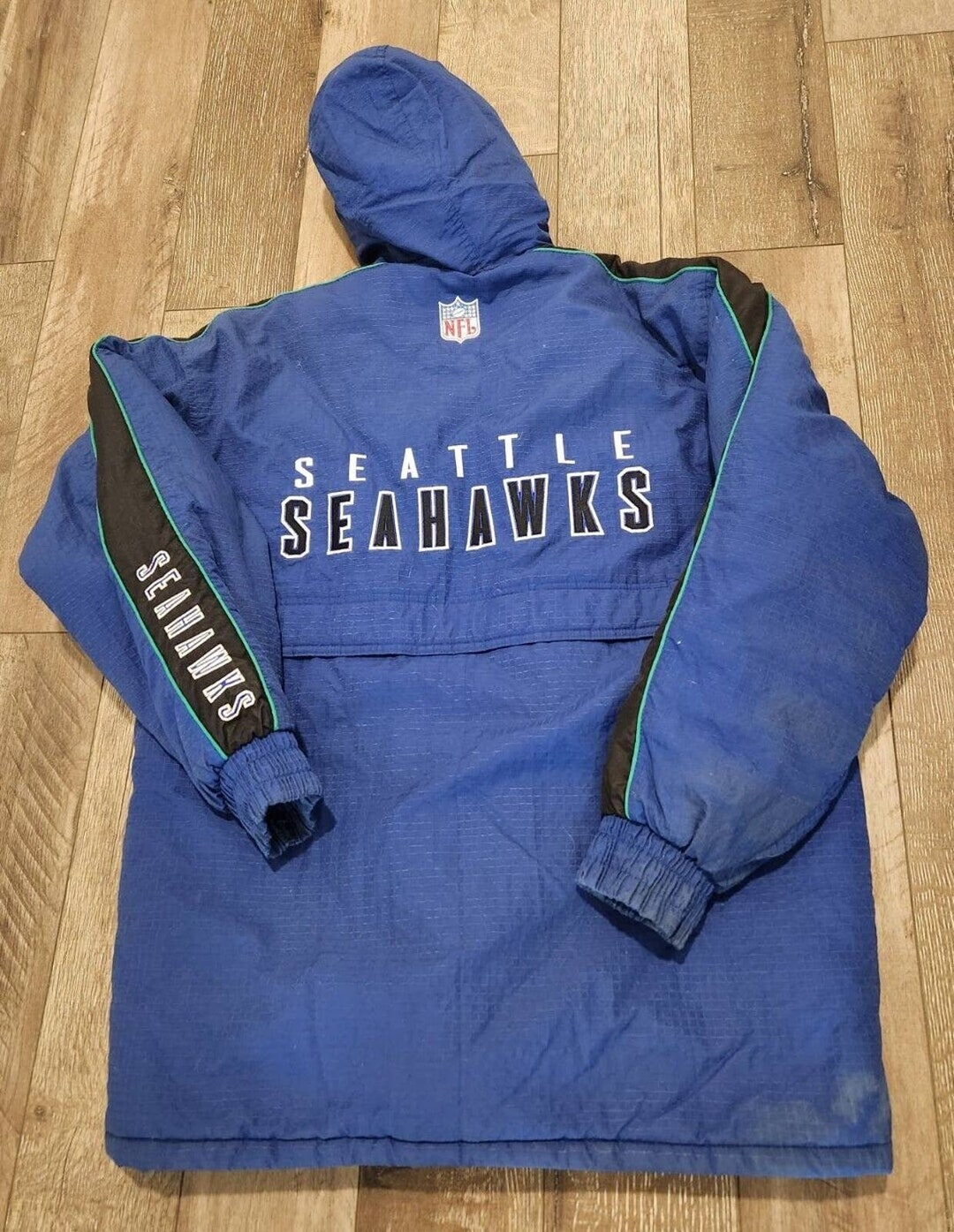 VTG Seattle Seahawks NFL Spell Out Large Bomber Puffer Jacket Coat Puma ...