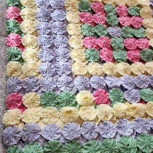 Yo Yo Quilt Popcorn Coverlet Antique Hand Sewn Estate Penny Topper ...