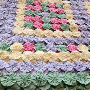 Yo Yo Quilt Popcorn Coverlet Antique Hand Sewn Estate Penny Topper ...