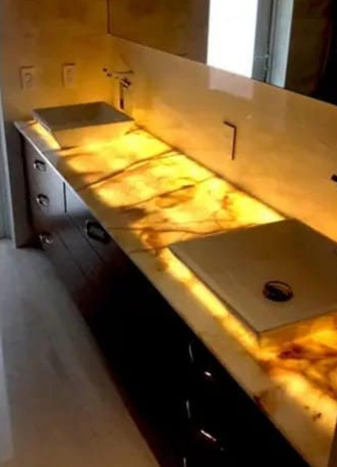 Natural Green Onyx Kitchen Counter Top, Onyx Dining Table, Bathroom Top ...
