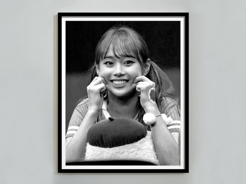 Chuu Loona Poster, Black and White, Chuu Photocards, Digital Download ...