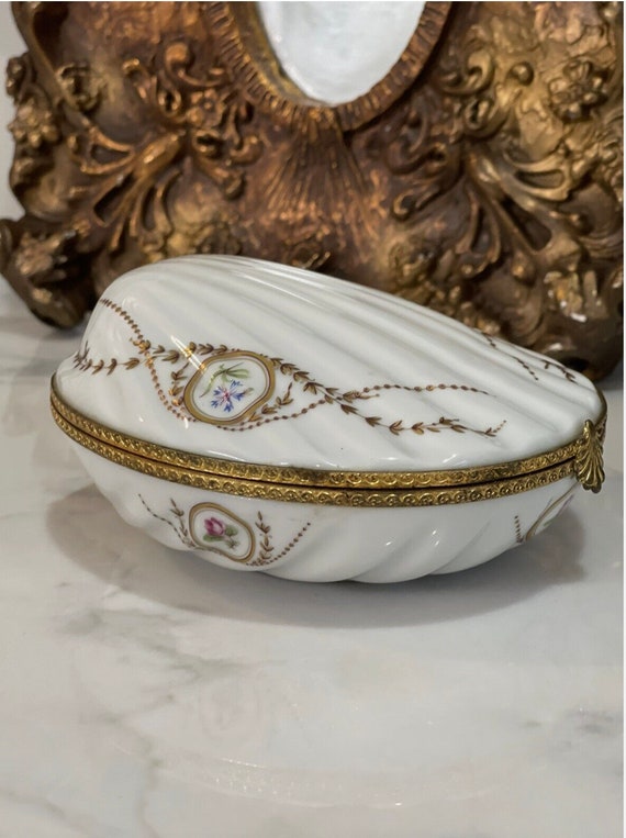 Vintage Limoges Castel Hinged White with floral Frenc… - Gem