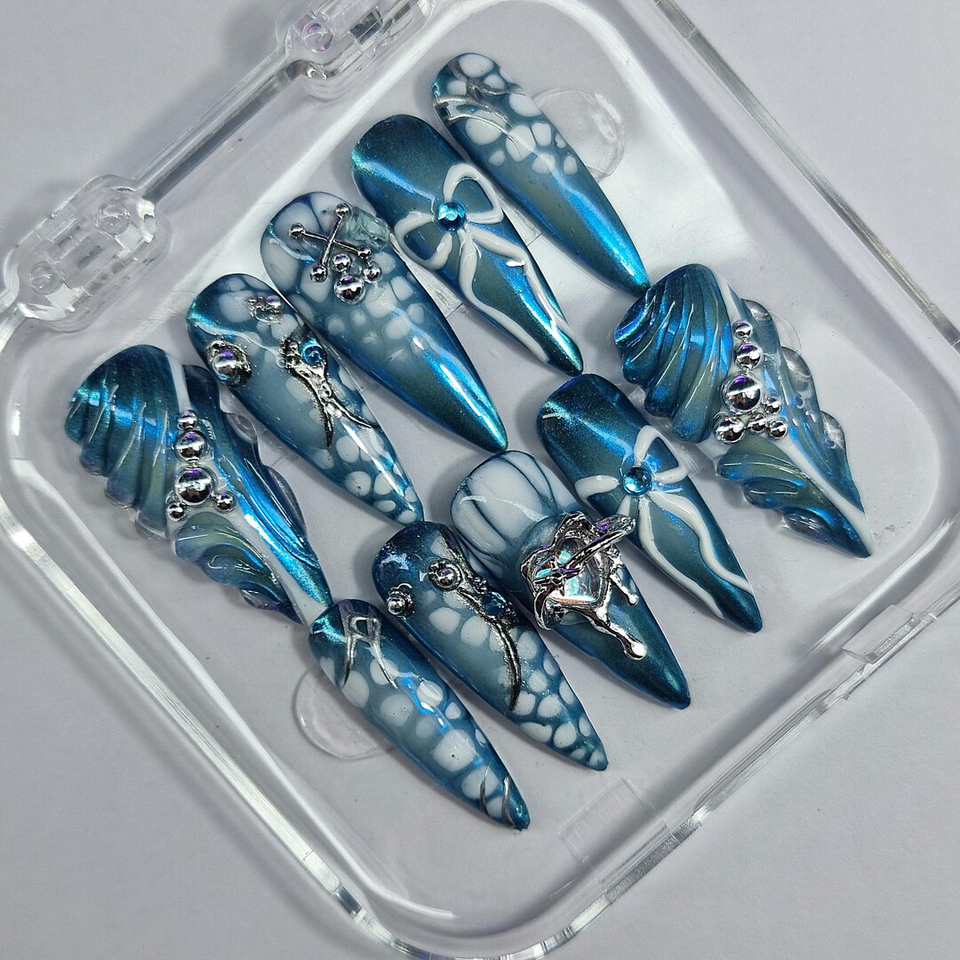 Arctic Siren handmade Press-on Nail Set - Etsy