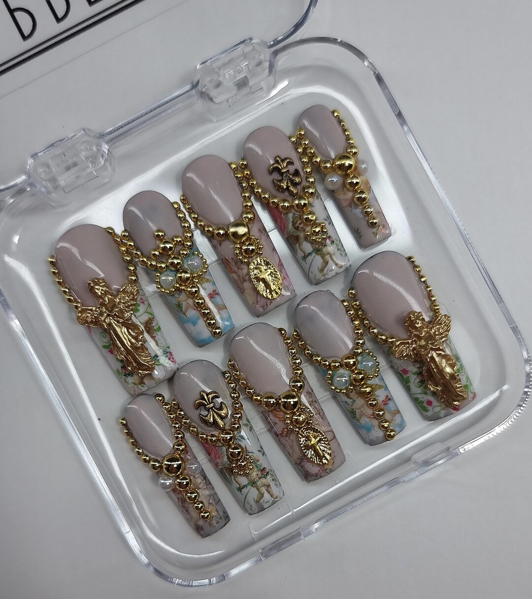 Queen Elizabeth (limited Edition Press-on Nail Set) - Etsy