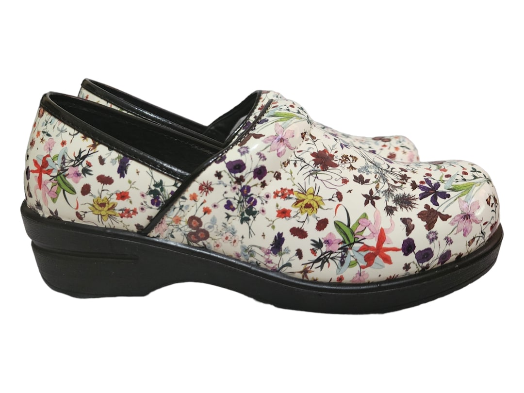 Feminine Slip-resistant Clogs: Lightweight, Breathable - Ideal for ...