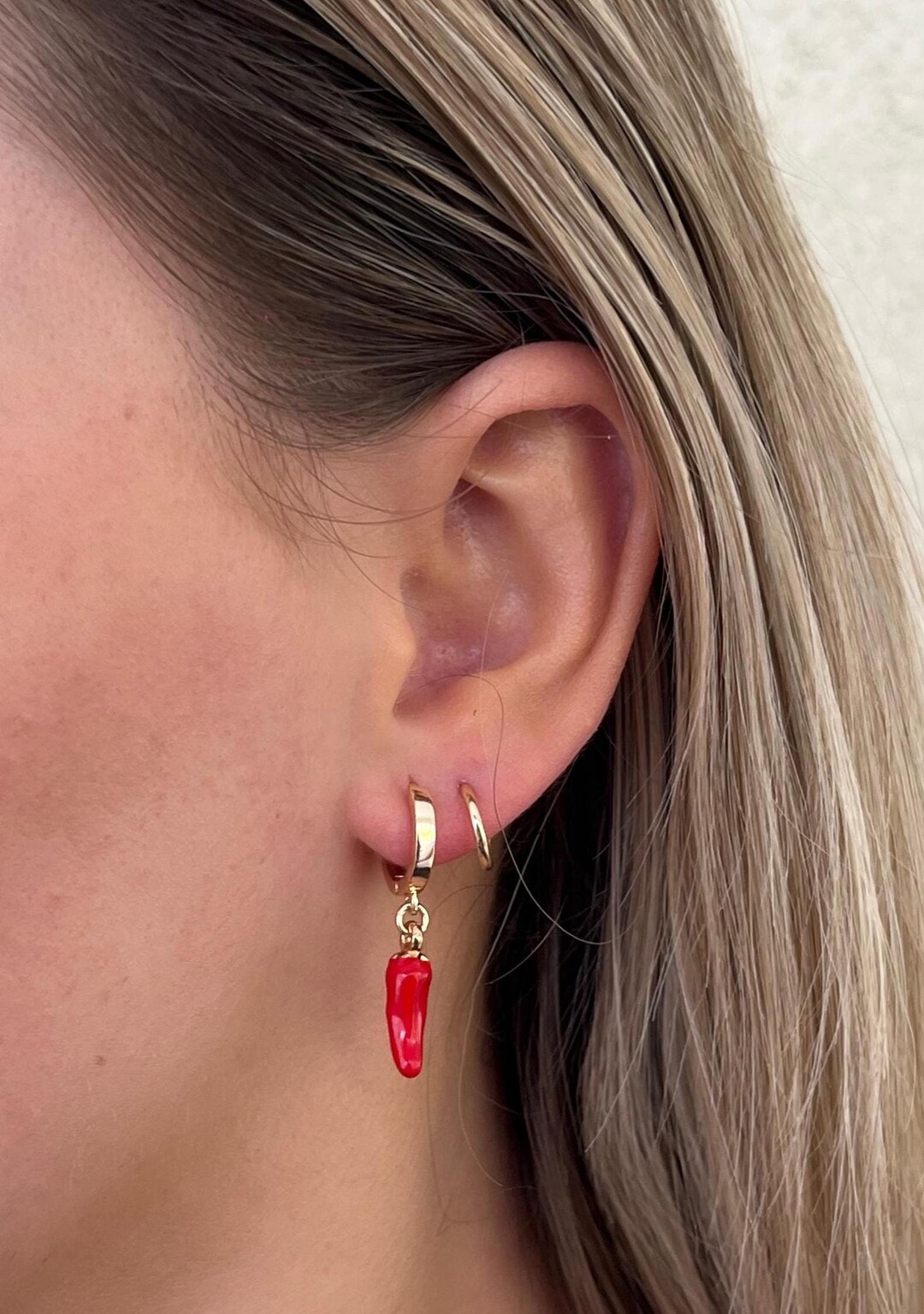 Red Chilly Round Hoop Earrings 14mm, Gold Hoops, Huggie Earring ...