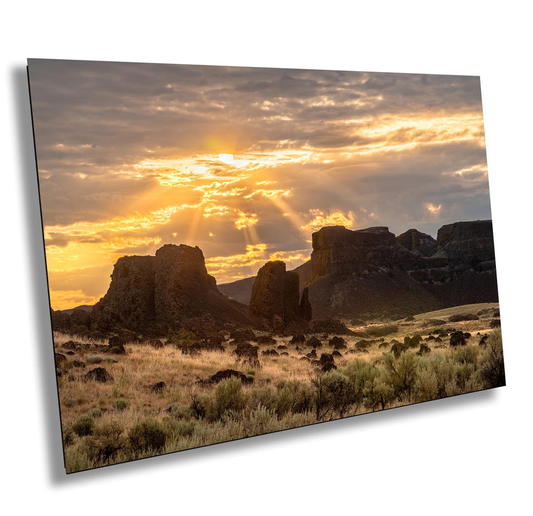 Golden Sunrise on Rugged Landscape of the Lower Grand Coulee at Sun ...
