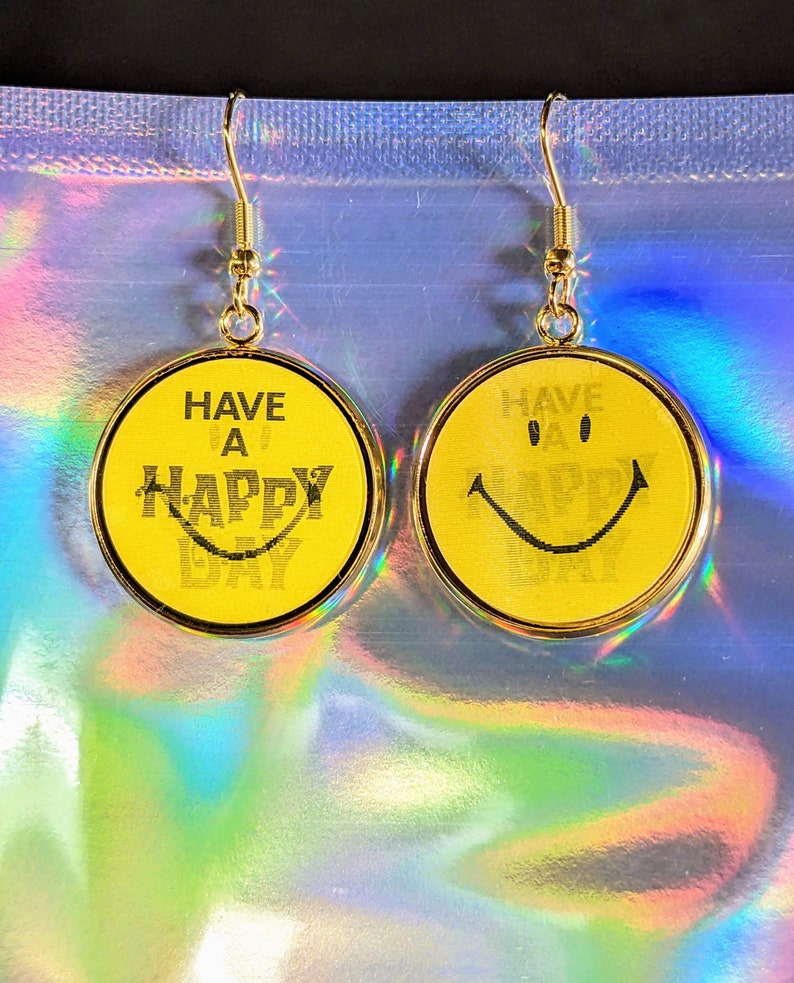 Vintage 1960s Hippie Lenticular Vari-vue Flicker Yellow Smiley Face ...