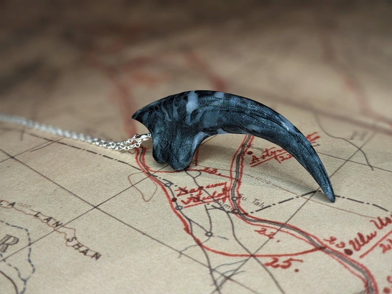Velociraptor Claw Necklace Dinosaur Necklace Dinosaur - Etsy