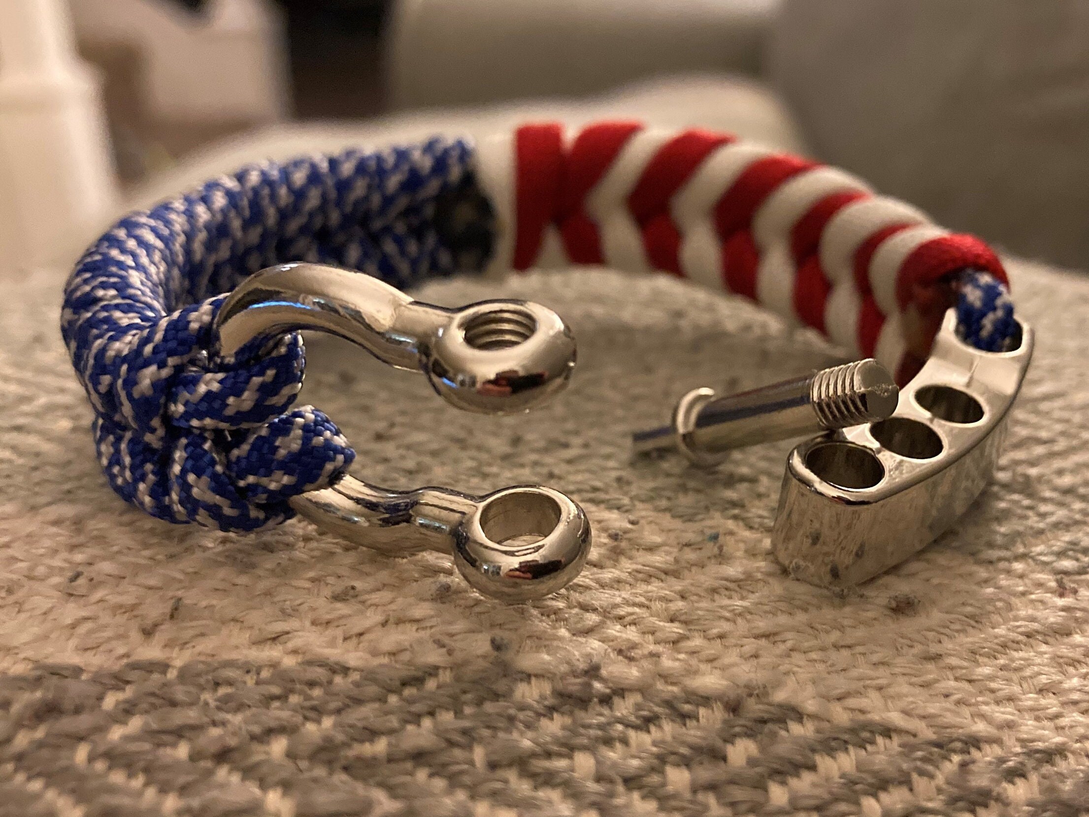 Handcrafted American Flag Paracord Bracelet A Touch of American Spirit ...