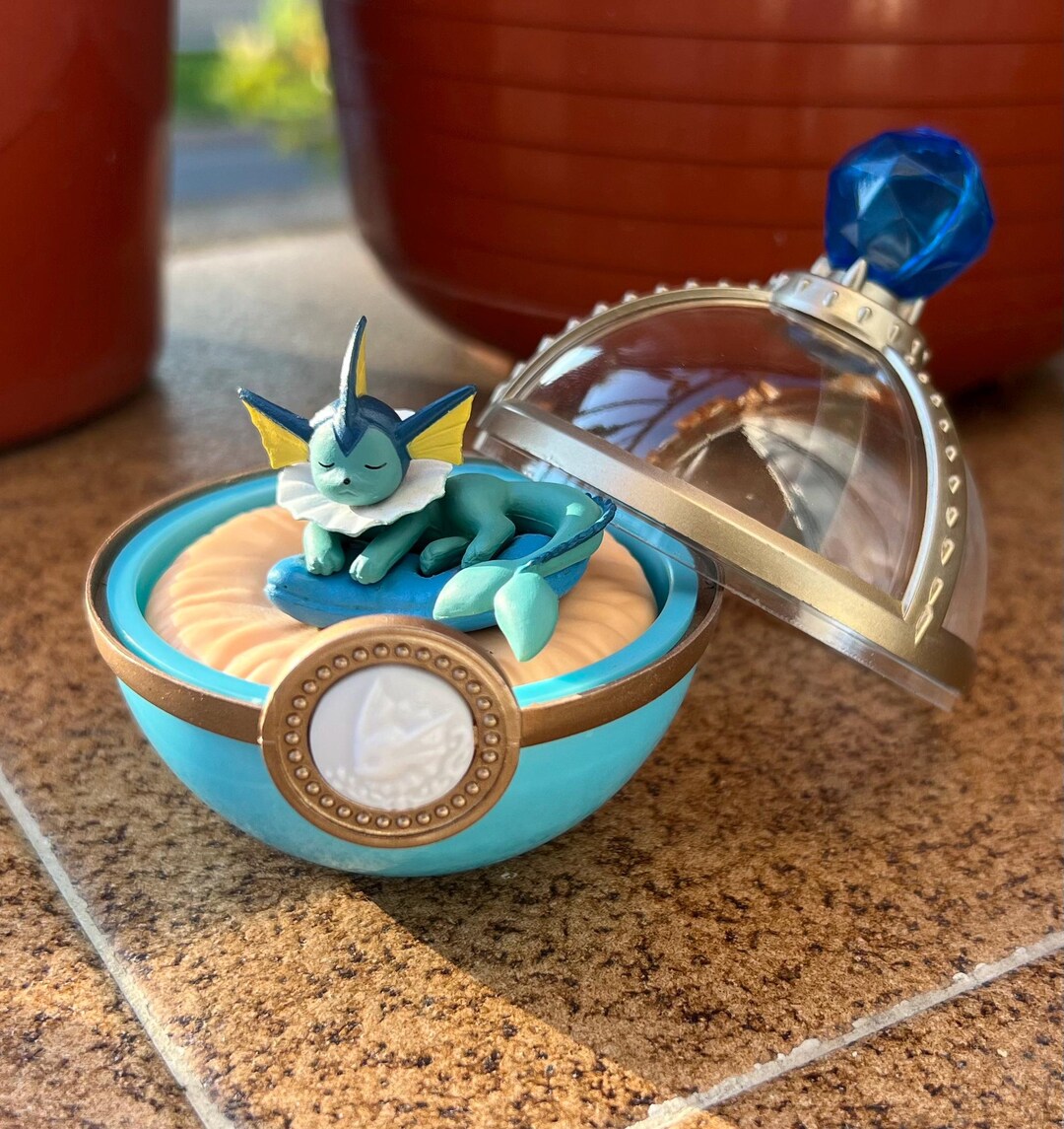 Pokeball Eevee Vaporeon Sylveon Umbreon Pikachu Vulpix Alola Glaceon ...