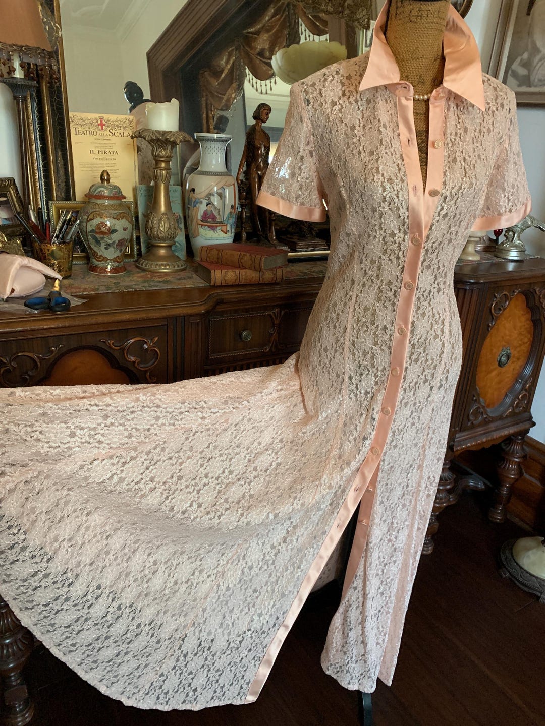 Vintage 30’s/40’s-inspired Boudoir Pin-up Light Peachy Pink Floral Lace and Satin Collar and ...