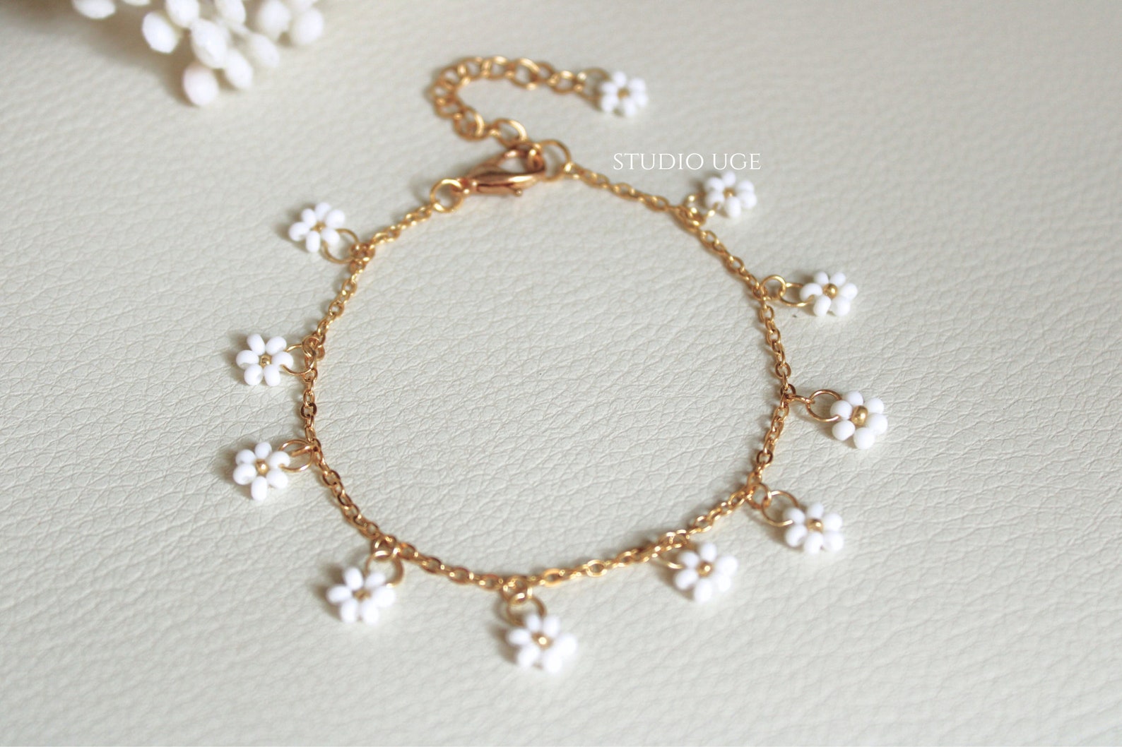 Dainty Pastel Color Daisy Charm Bracelet: Seed Bead Flower, Gold ...