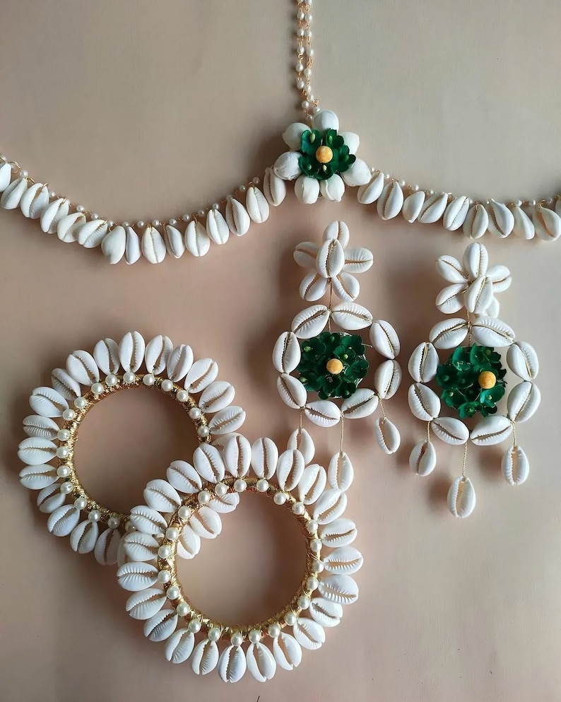 Boho Cowrie Shell Jewelry Set With Floral Details, Sea Shell ...