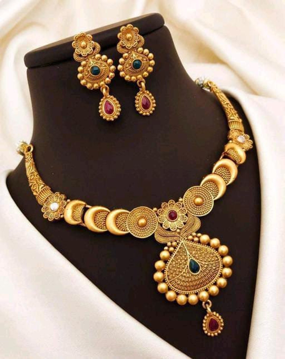 Glowzi Gold Dokiya South Indian Necklace Choker Set for Women ...