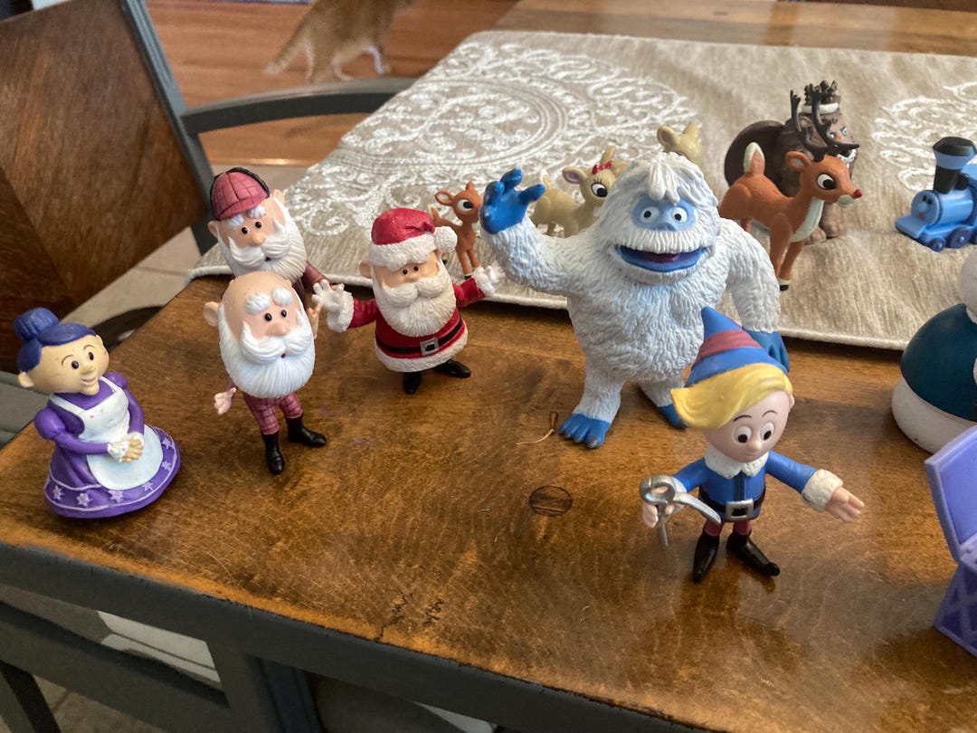 Set of 24 Rudolph the Red Nosed Reindeer Island of Misfit Toys, Vintage ...