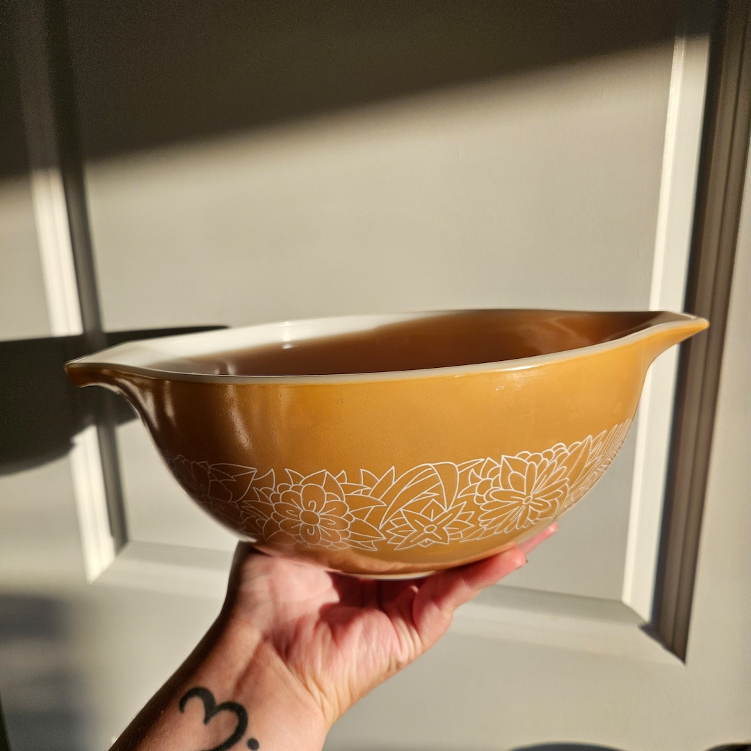 Vintage 1970s Pyrex Caramel Tan Woodland Cinderella Bowl #443 - Etsy