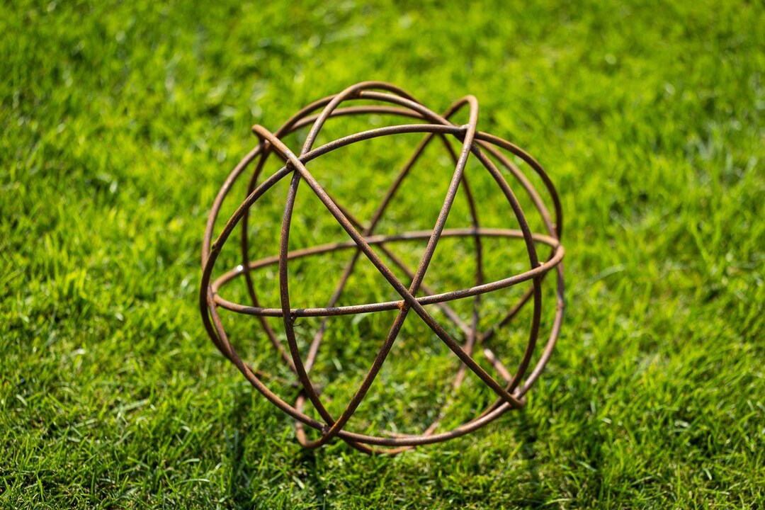 Garden Ball Made of Round Iron Flower Metal Rust Garden Decoration Rust ...