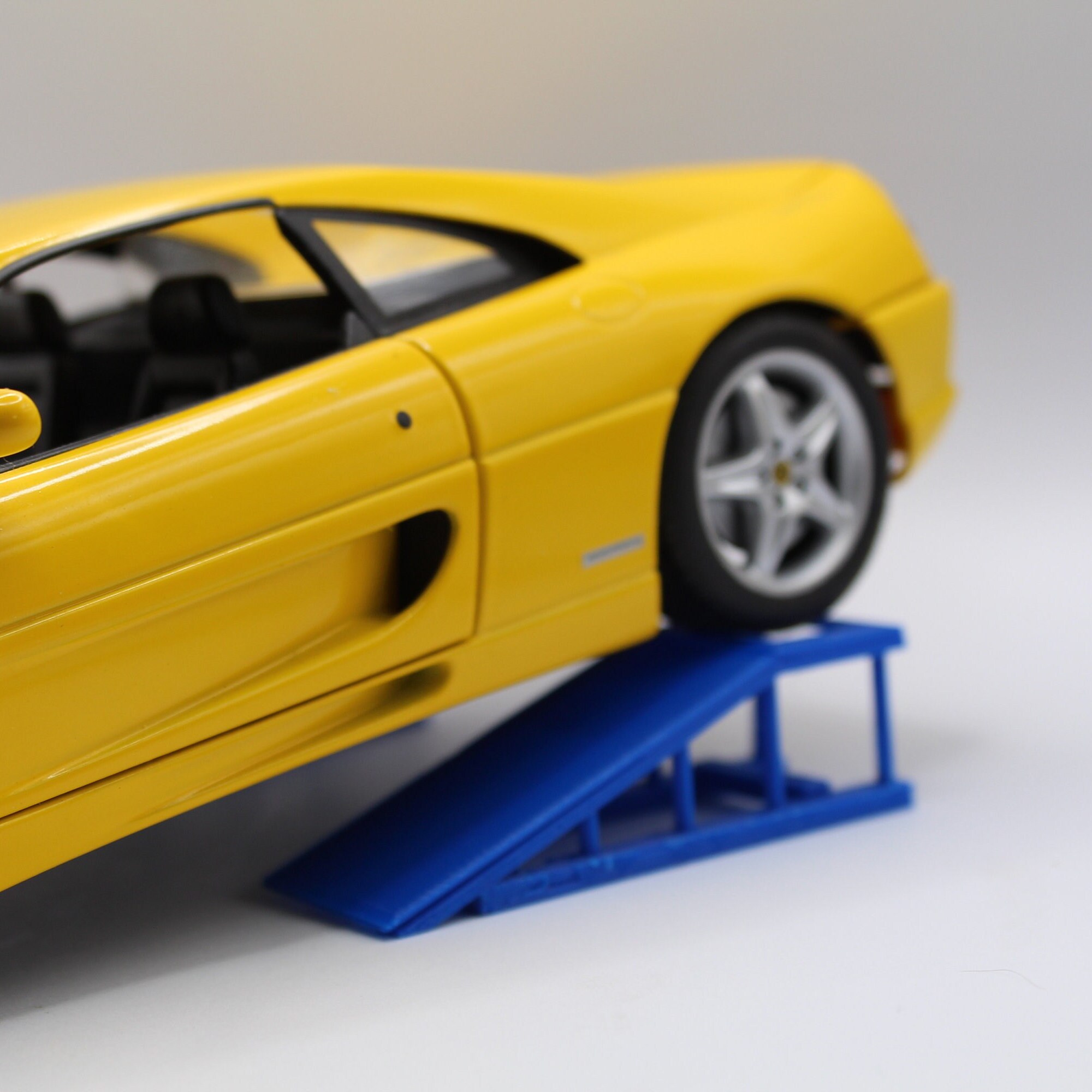 1/18 Scale Car Ramp for Garage, Repair Shop, Workshop, Showroom Diorama ...