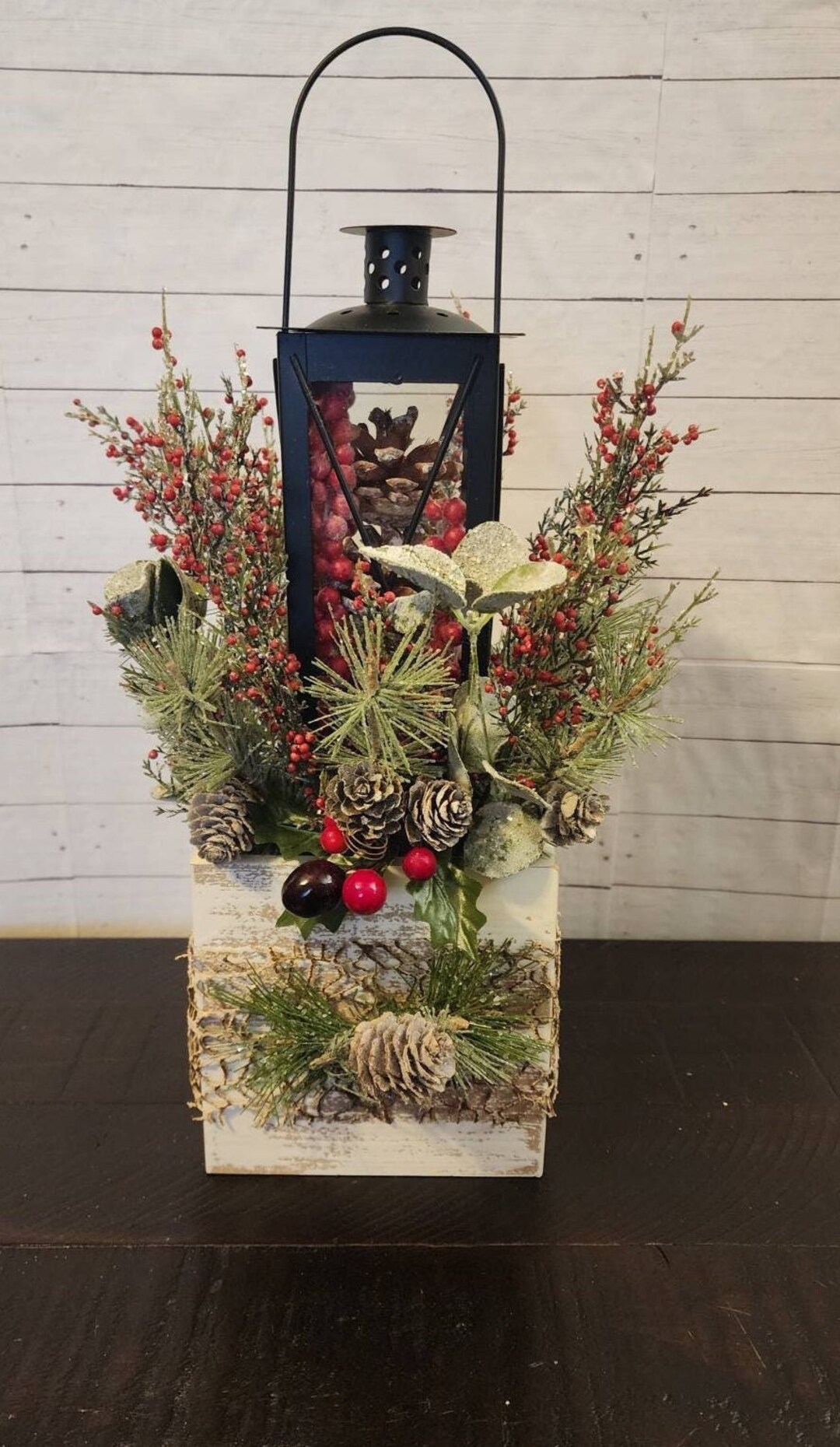 Rustic Farmhouse Centerpiece With Lantern to Decorate for the Holidays ...