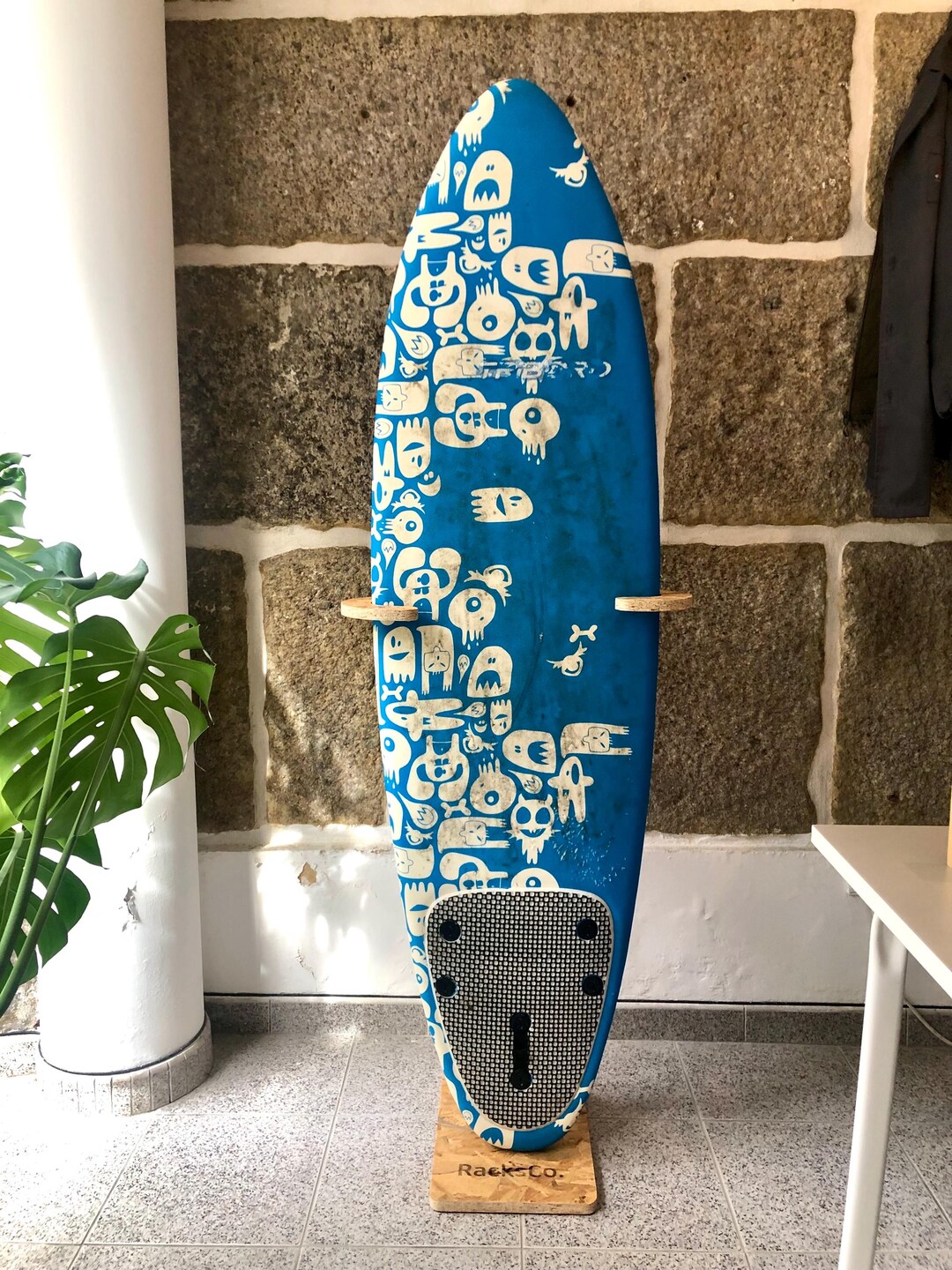 Vertical Wooden Surfboard Stand for 1 Board – Adjustable and With ...