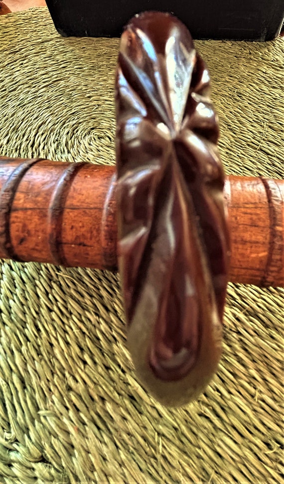 40s brown carved bakelite - Gem