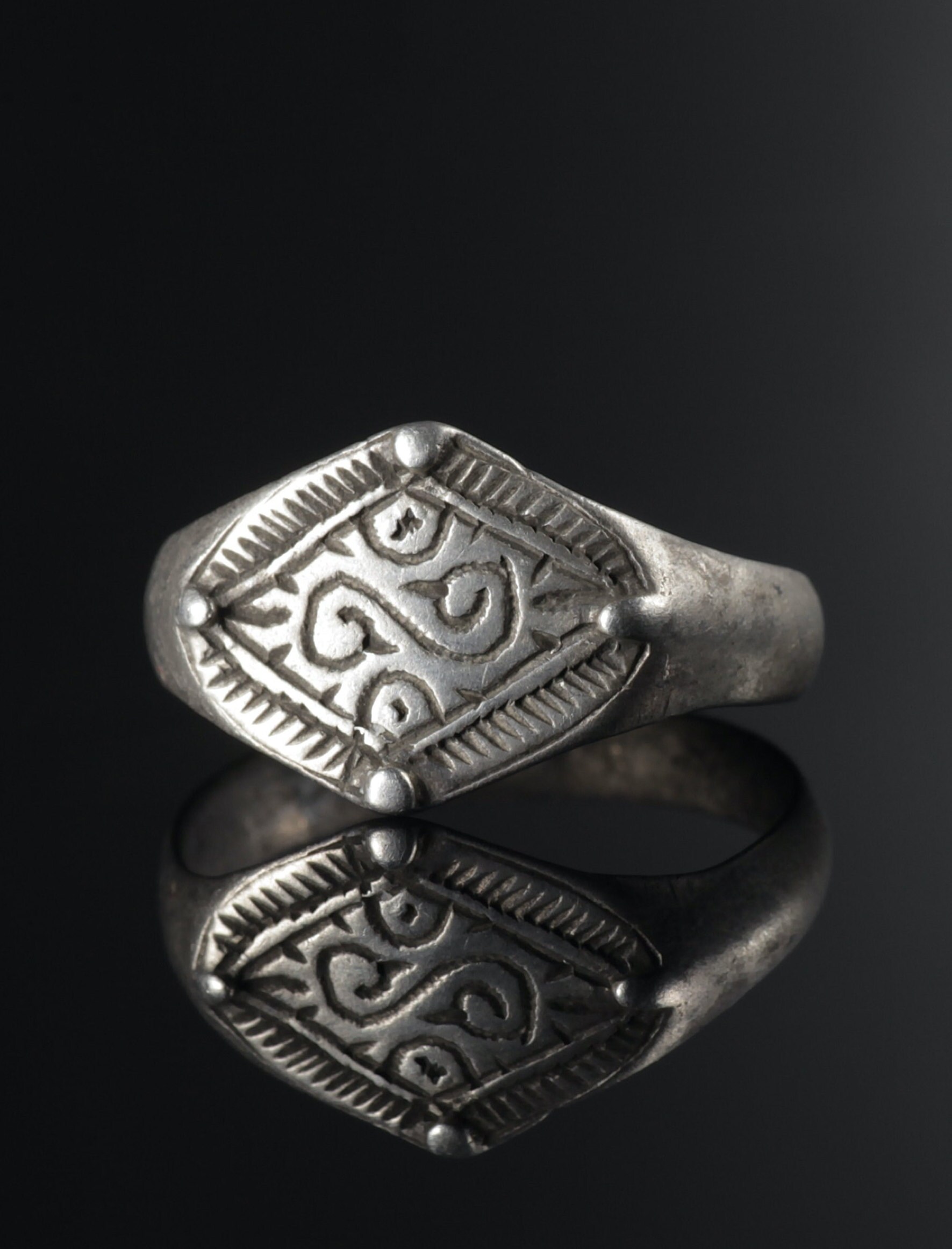 Early Islamic Rhombus-shaped Ring With Floral Ornament Genuine Medieval ...