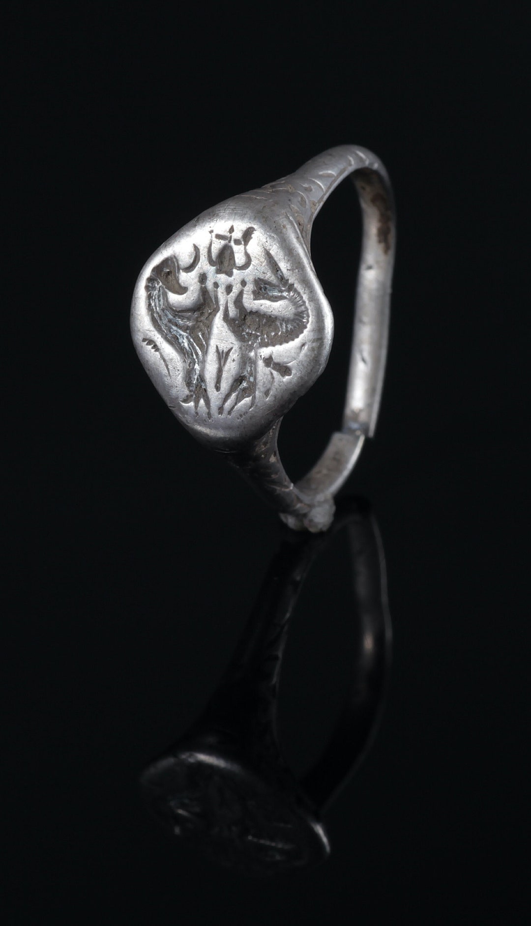 Ancient Signet Ring Engraved Antique Silver Ring Animals in a Duel ...