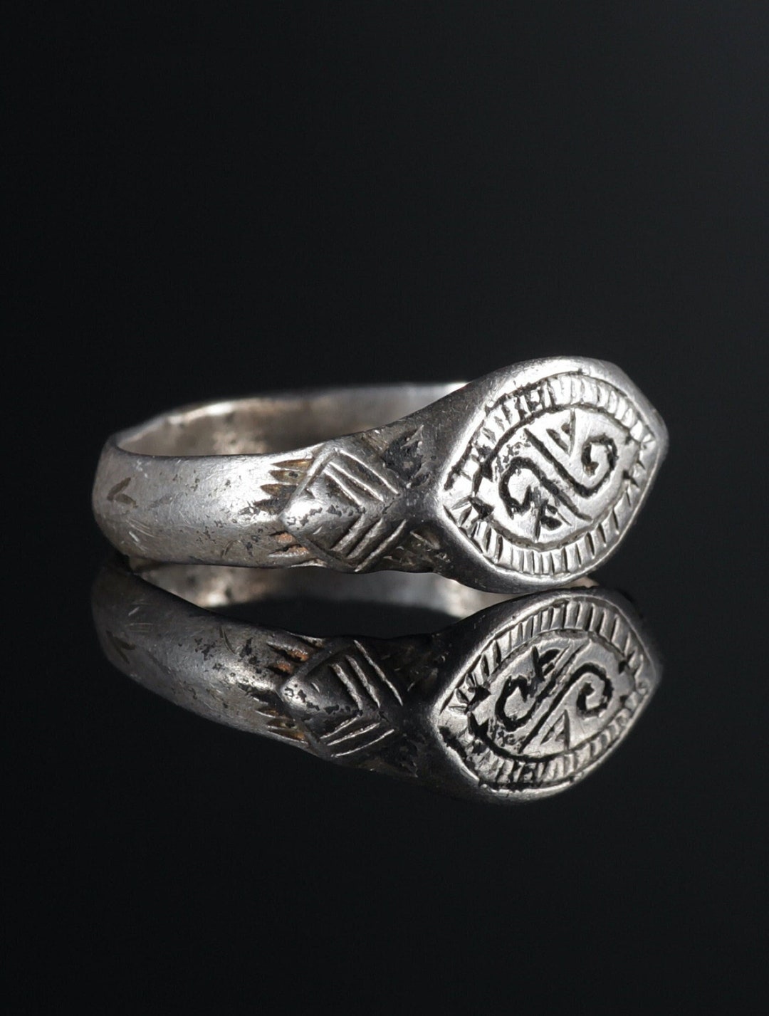 Genuine Medieval Artifact Early Islamic Almond-shaped Ring With Floral ...