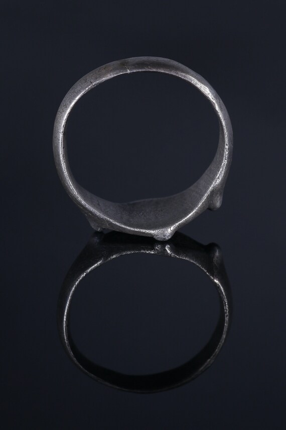 Early Islamic Rhombus-Shaped Ring with Floral Ornamen… - Gem