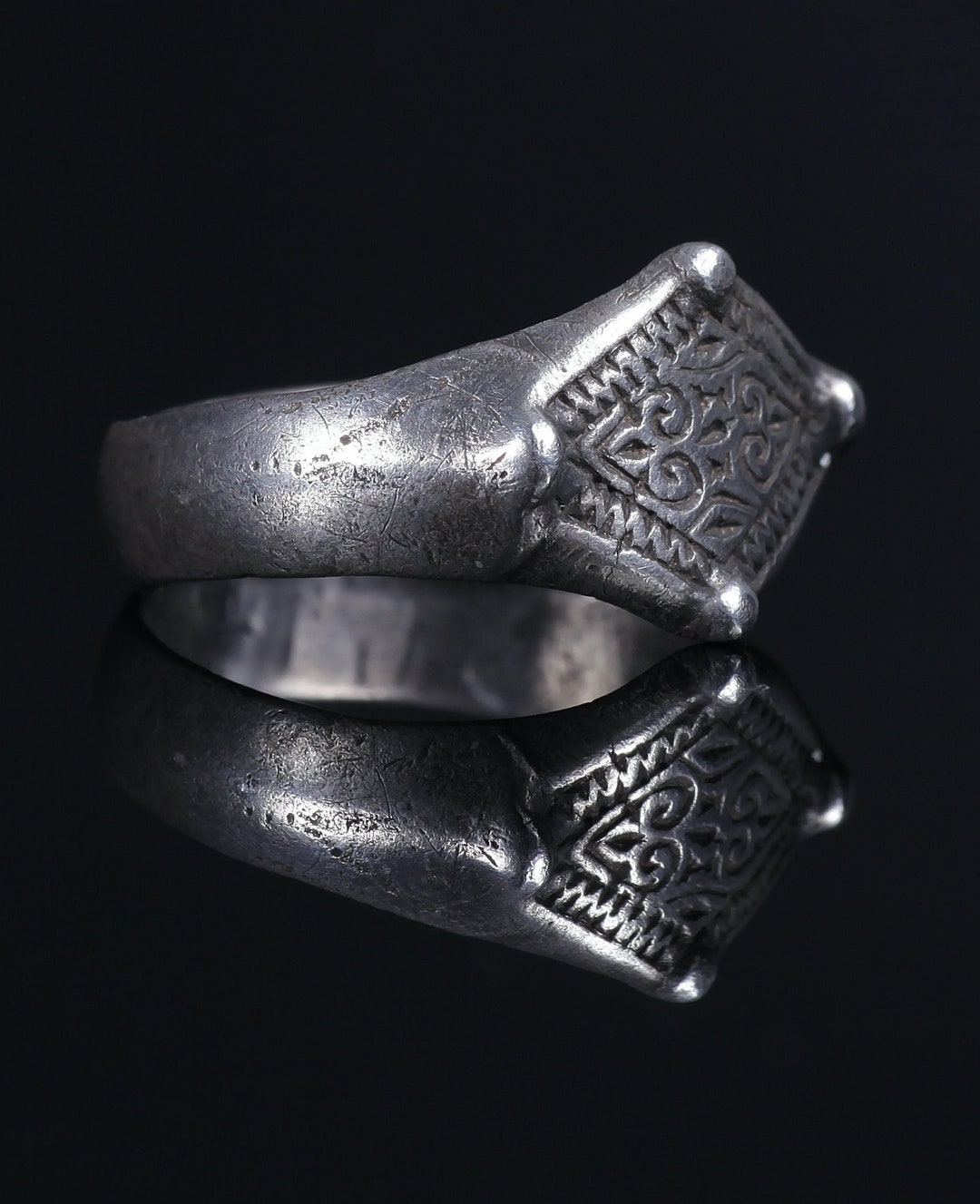 Early Islamic Rhombus-shaped Ring With Floral Ornament Genuine Medieval ...