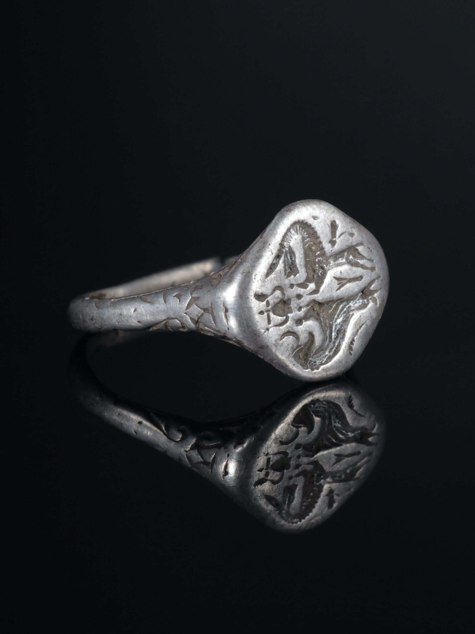 Ancient Signet Ring Engraved Antique Silver Ring Animals in a Duel ...