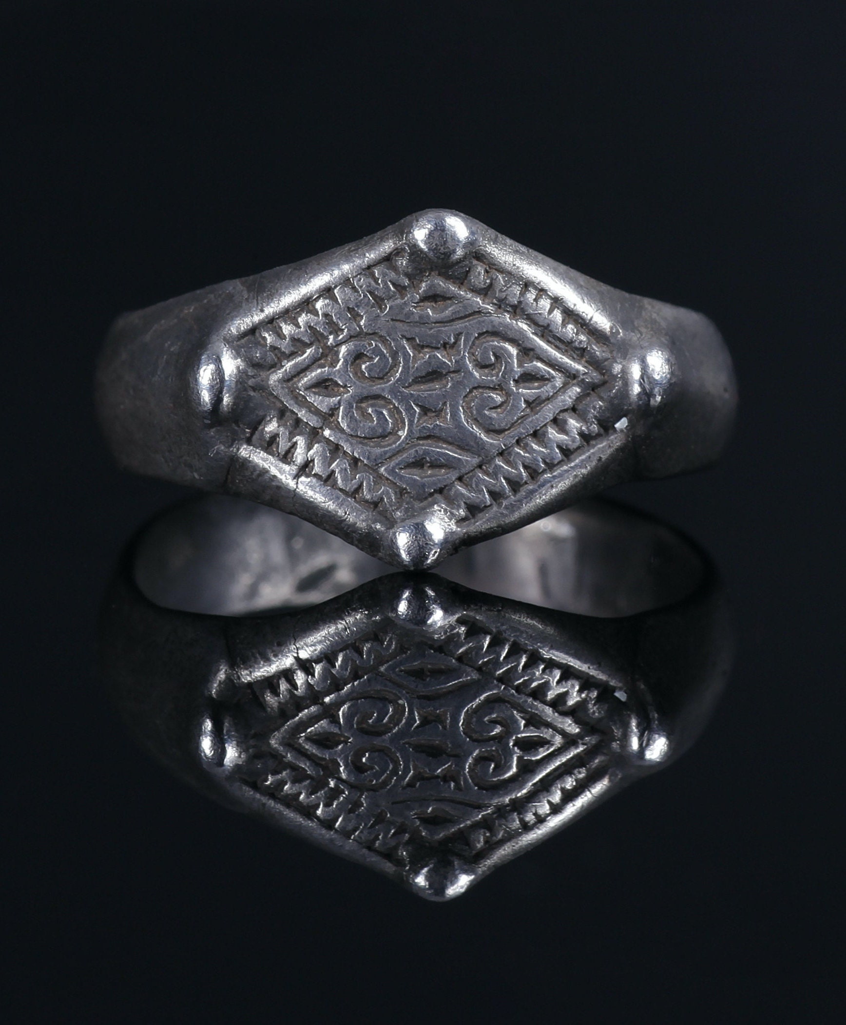 Early Islamic Rhombus-shaped Ring With Floral Ornament Genuine Medieval ...