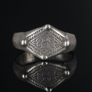 Early Islamic Rhombus-shaped Ring With Floral Ornament Genuine Medieval ...
