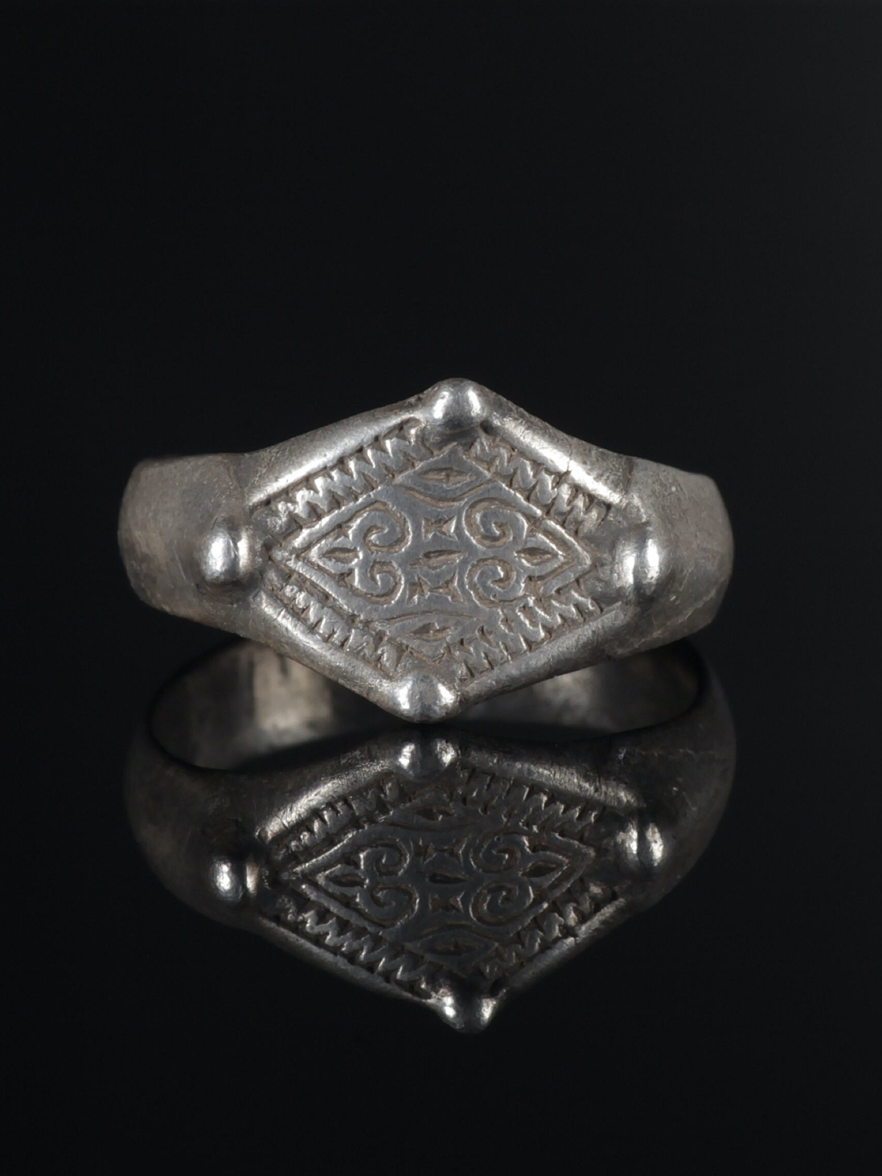 Early Islamic Rhombus-shaped Ring With Floral Ornament Genuine Medieval ...