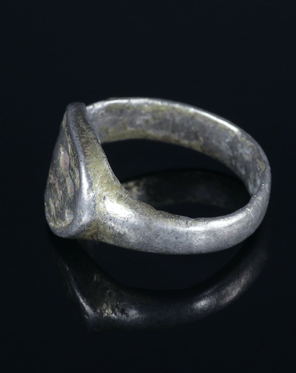 Ancient Engraved Signet Ring Beast Head to the Left Unique Ancient ...