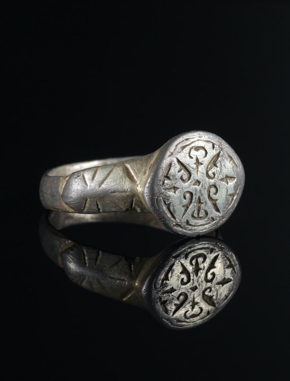 medieval islamic ring with - Gem