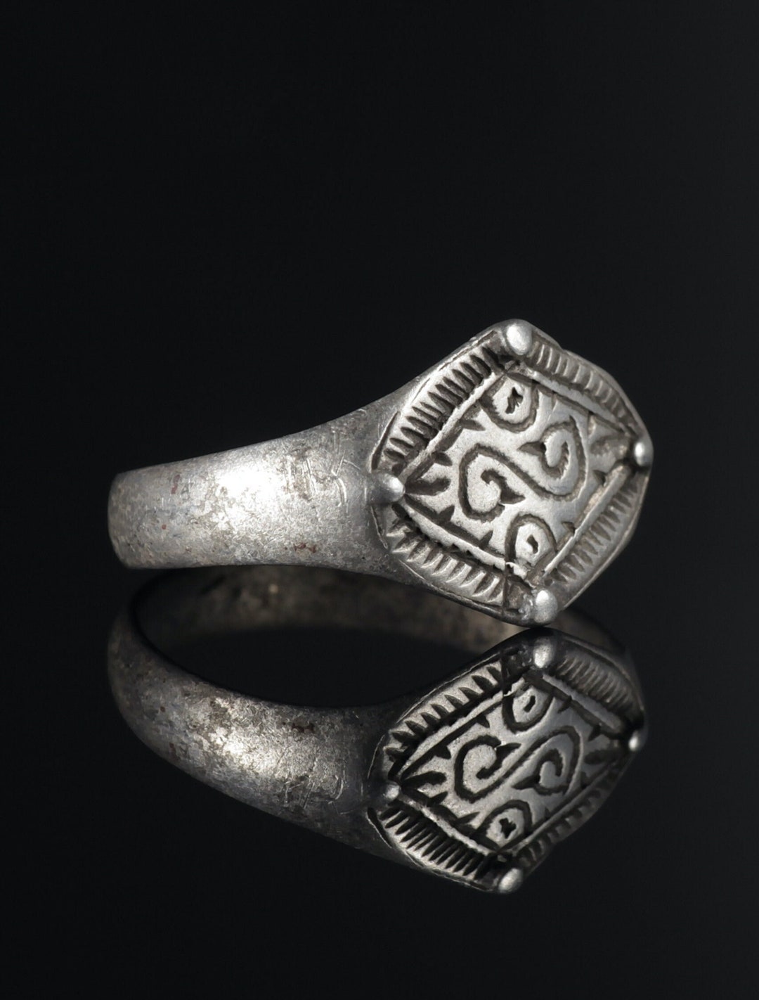 Early Islamic Rhombus-shaped Ring With Floral Ornament Genuine Medieval ...