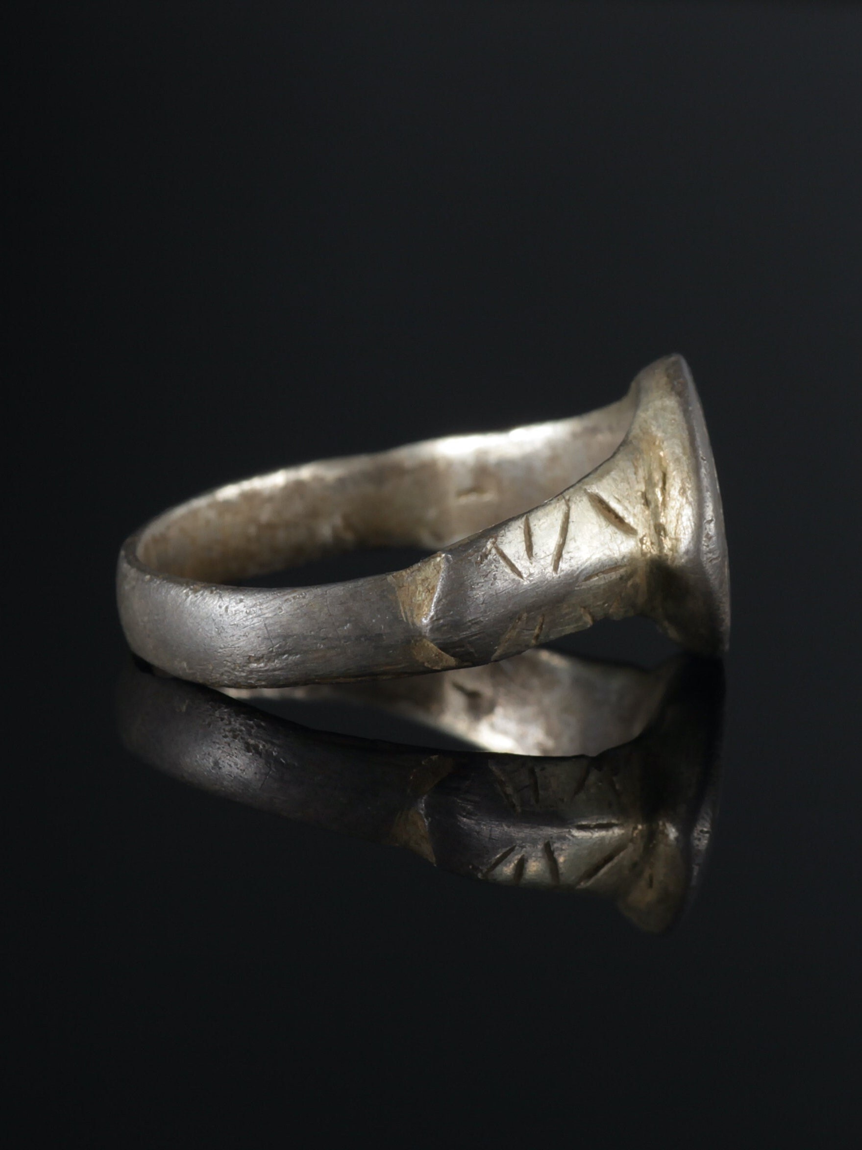 Early Islamic Oval-shaped Ring With Floral Ornament Ancient Rare Signet ...