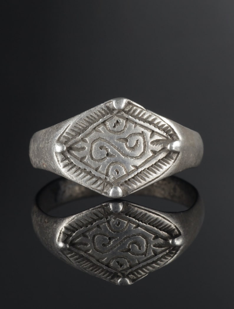 Early Islamic Rhombus-shaped Ring With Floral Ornament Genuine Medieval ...