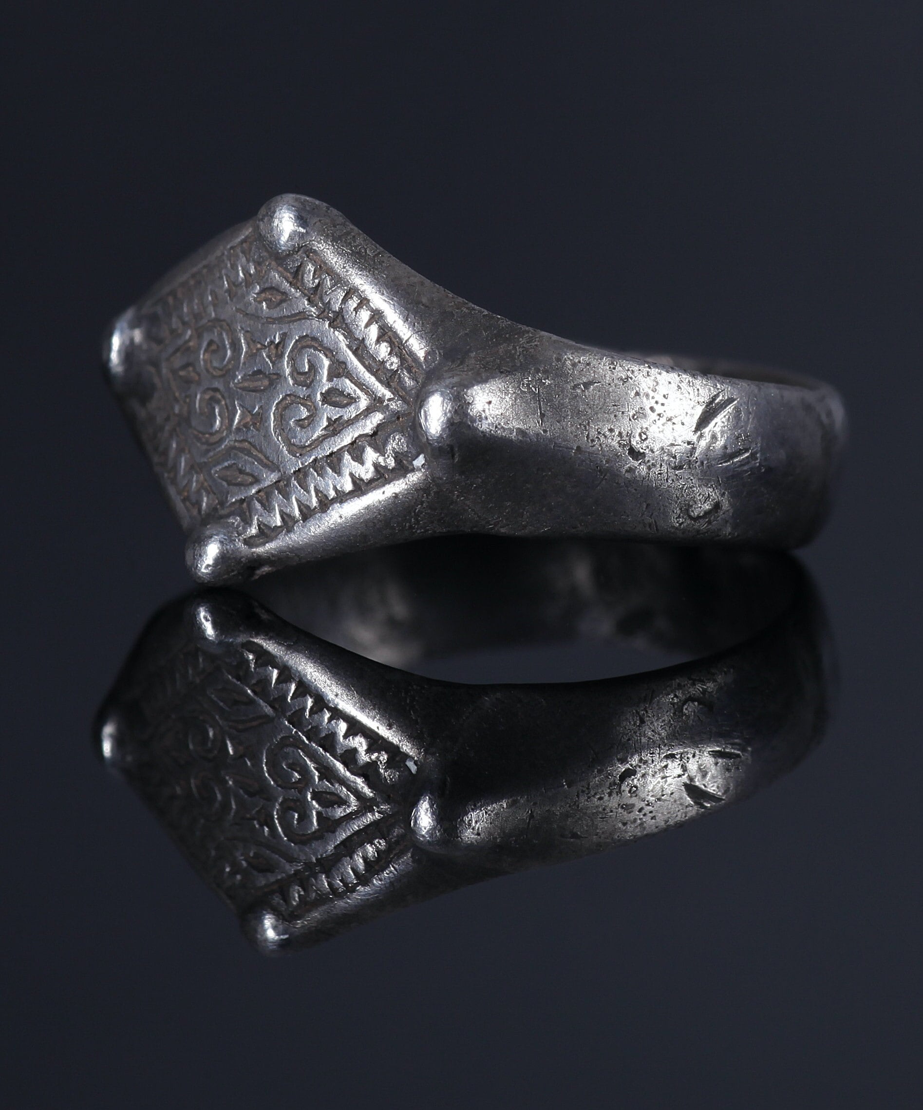 Early Islamic Rhombus-shaped Ring With Floral Ornament Genuine Medieval ...